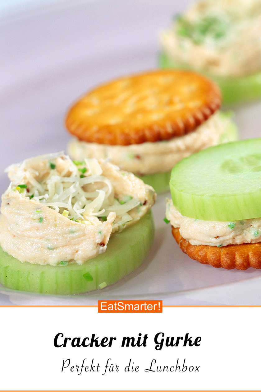 Cracker mit Gurke und Schnittlauchcreme Rezept | EAT SMARTER