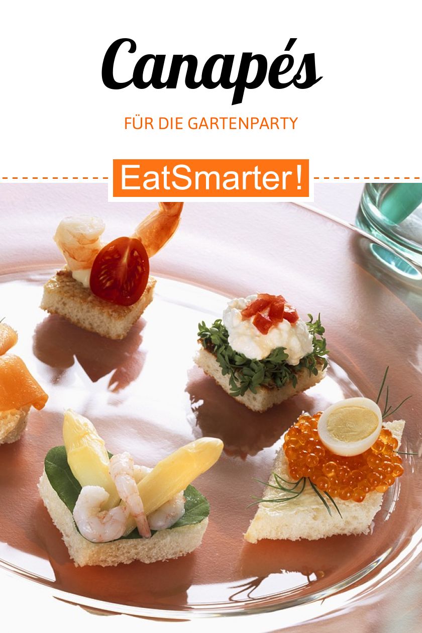 Canapes mit Lachs, Krabben, Kaviar und zwei Croutons Rezept | EAT SMARTER