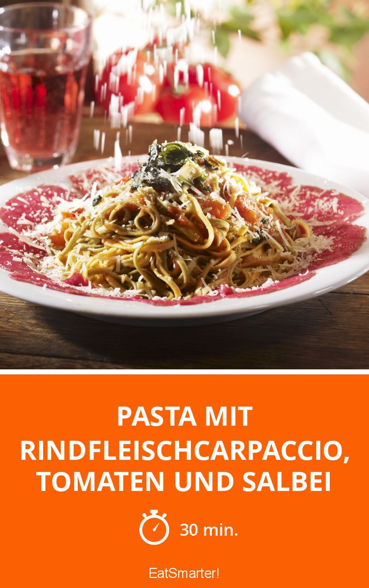 Pasta mit Rindfleischcarpaccio, Tomaten und Salbei Rezept | EAT SMARTER