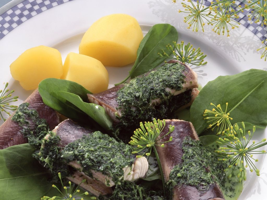 Aal grün mit Kräutersoße und Salzkartoffeln Rezept | EAT SMARTER