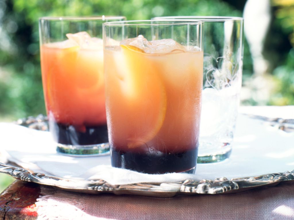 Anis-Grenadine-Aperitif Rezept | EAT SMARTER