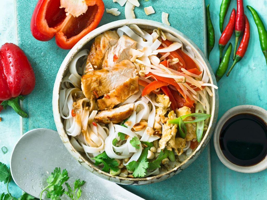 Asia-Bowl mit Hähnchen Rezept | EAT SMARTER
