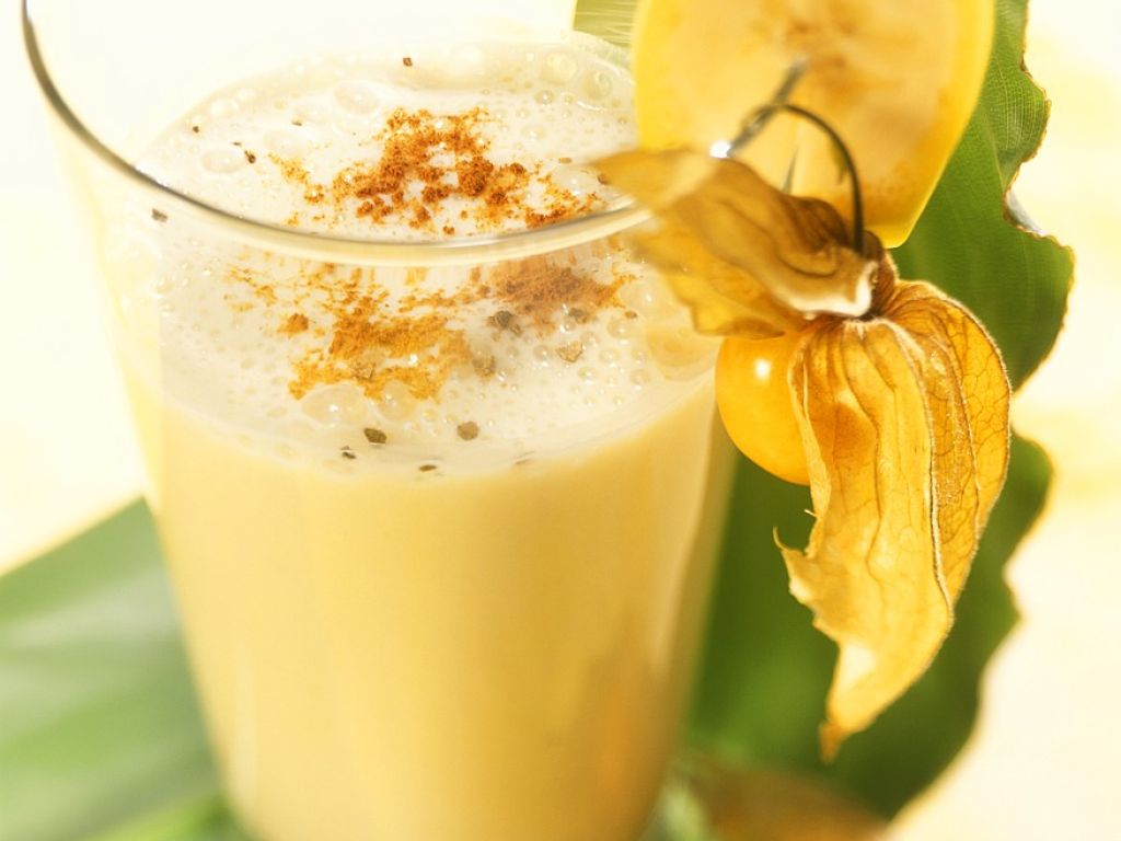 Bananen-Smoothie mit Pomelo Rezept | EAT SMARTER