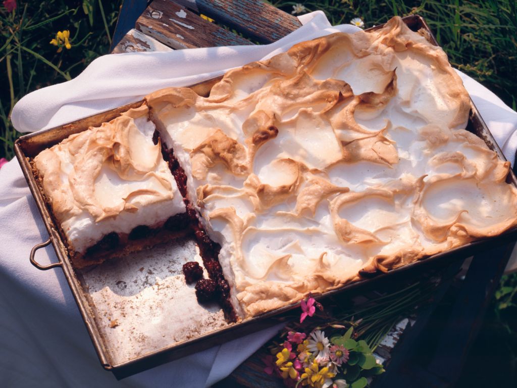 Brombeer-Baiser-Kuchen Rezept | EAT SMARTER