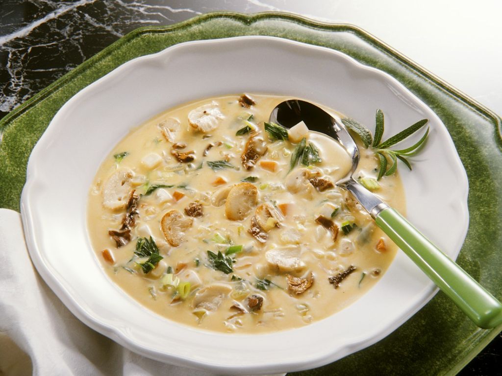 Cremige Pilzsuppe Rezept | EAT SMARTER