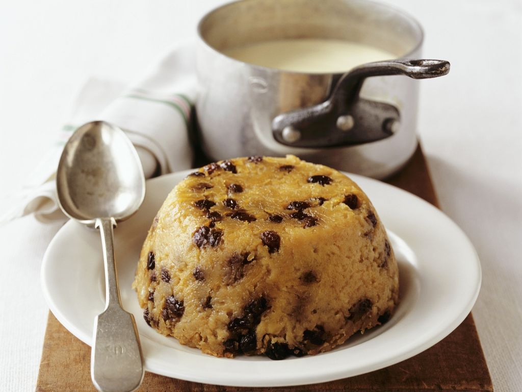 Englischer Pudding mit Vanillesoße Rezept | EAT SMARTER