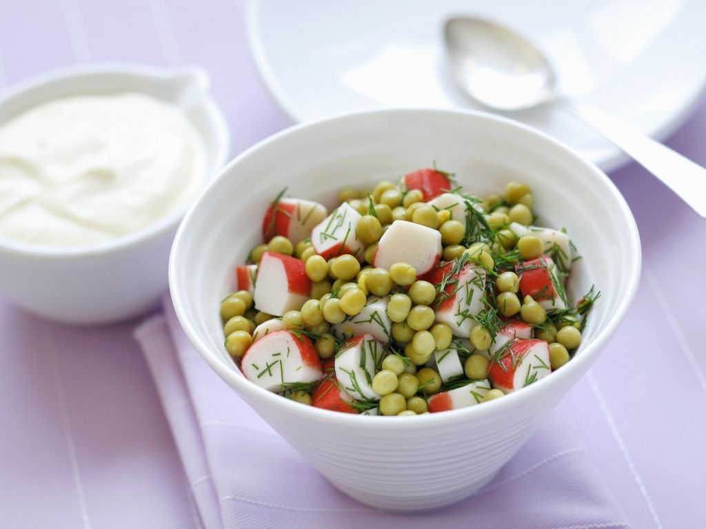 Erbsen-Surimi-Salat mit Dill Rezept | EAT SMARTER