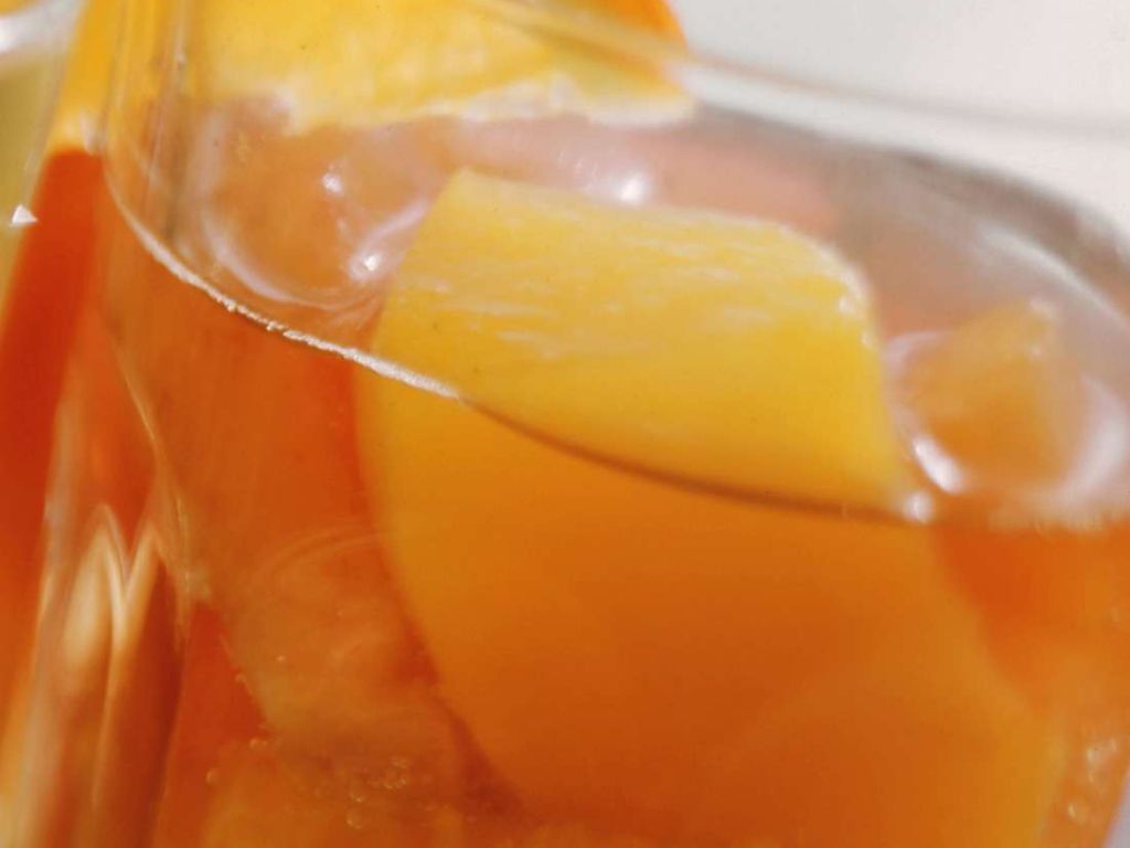 Fruchtbowle mit Rotwein Rezept | EAT SMARTER