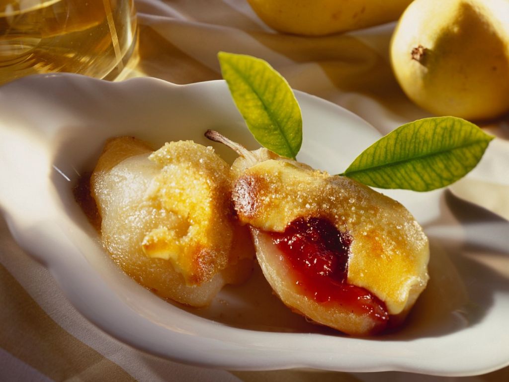 Gebackene Birnen mit Preiselbeeren Rezept | EAT SMARTER