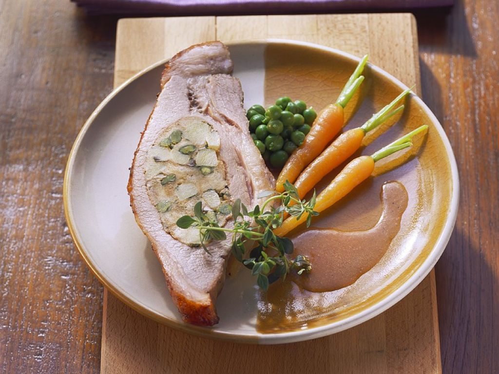 Gefüllte Kalbsbrust Wiener Art Rezept | EAT SMARTER