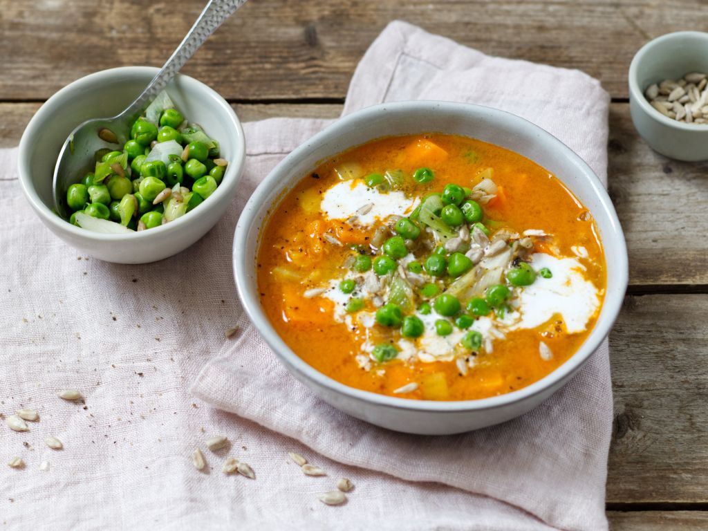 Gemüse-Linsen-Eintopf mit Erbsen Rezept | EAT SMARTER