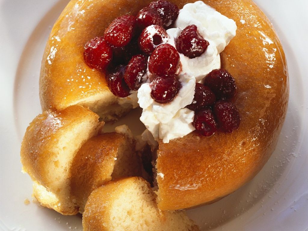 Getränkter Savarin Rezept | EAT SMARTER