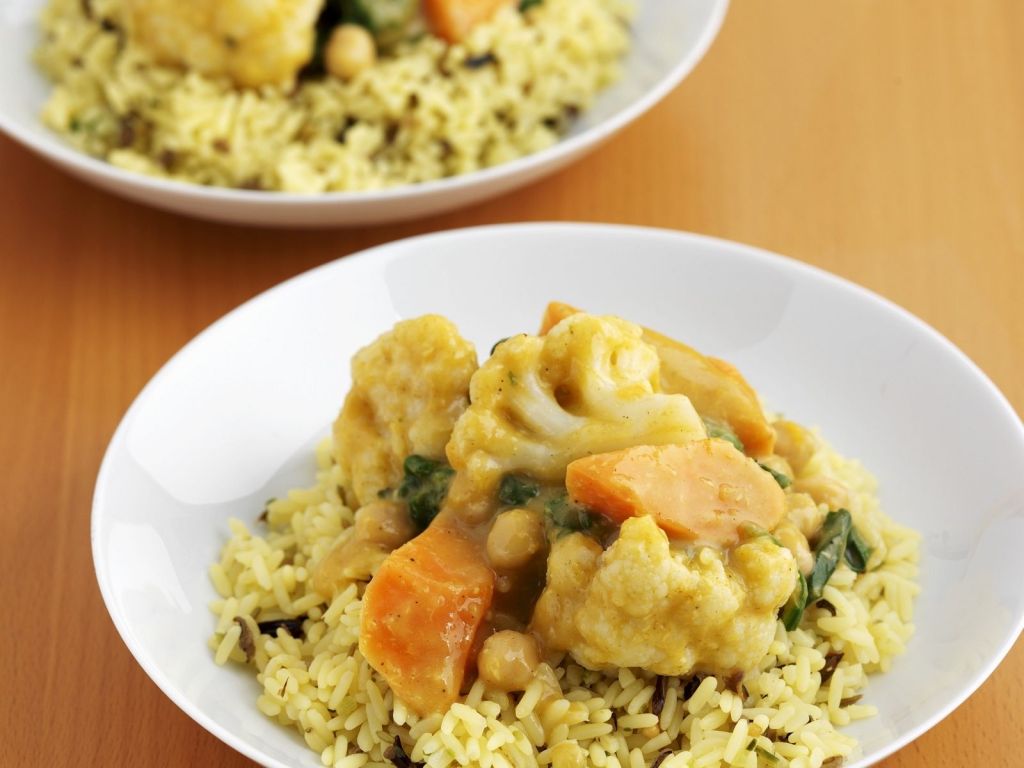 Indisches Gemüse-Curry mit Reis Rezept | EAT SMARTER
