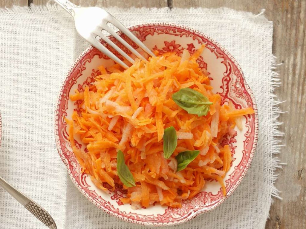 Karotten mit Obst Rezept | EAT SMARTER