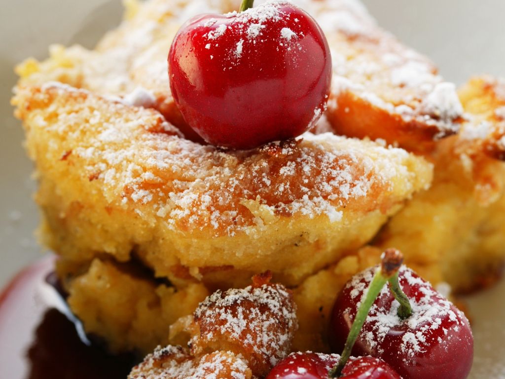 Kirsch-Scheiterhaufen Rezept | EAT SMARTER