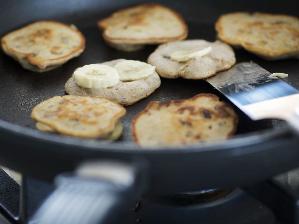 Kleine Bananen-Pancakes Rezept | EAT SMARTER