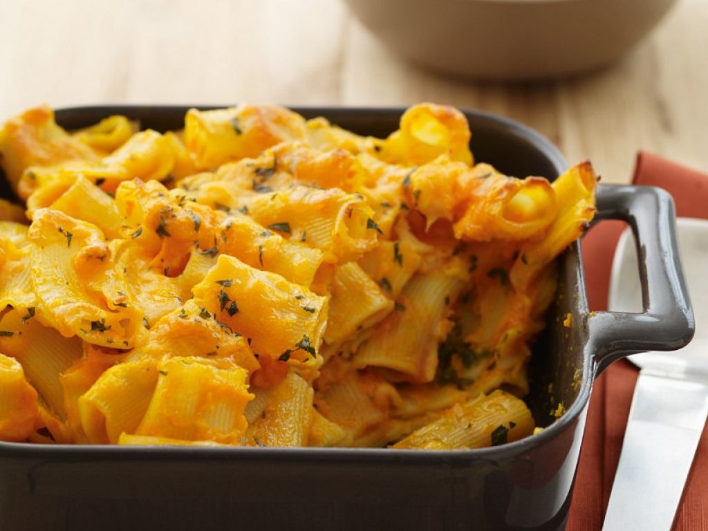 Makkaroni mit Cheddar Rezept | EAT SMARTER