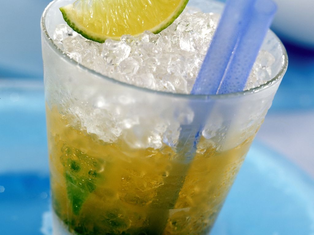 Maracuja-Cocktail Rezept | EAT SMARTER