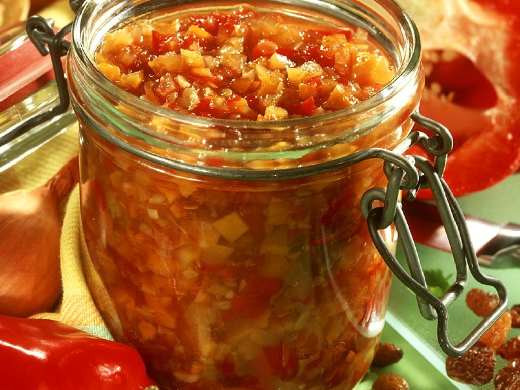 Mediterranes Gemüse-Relish Rezept | EAT SMARTER