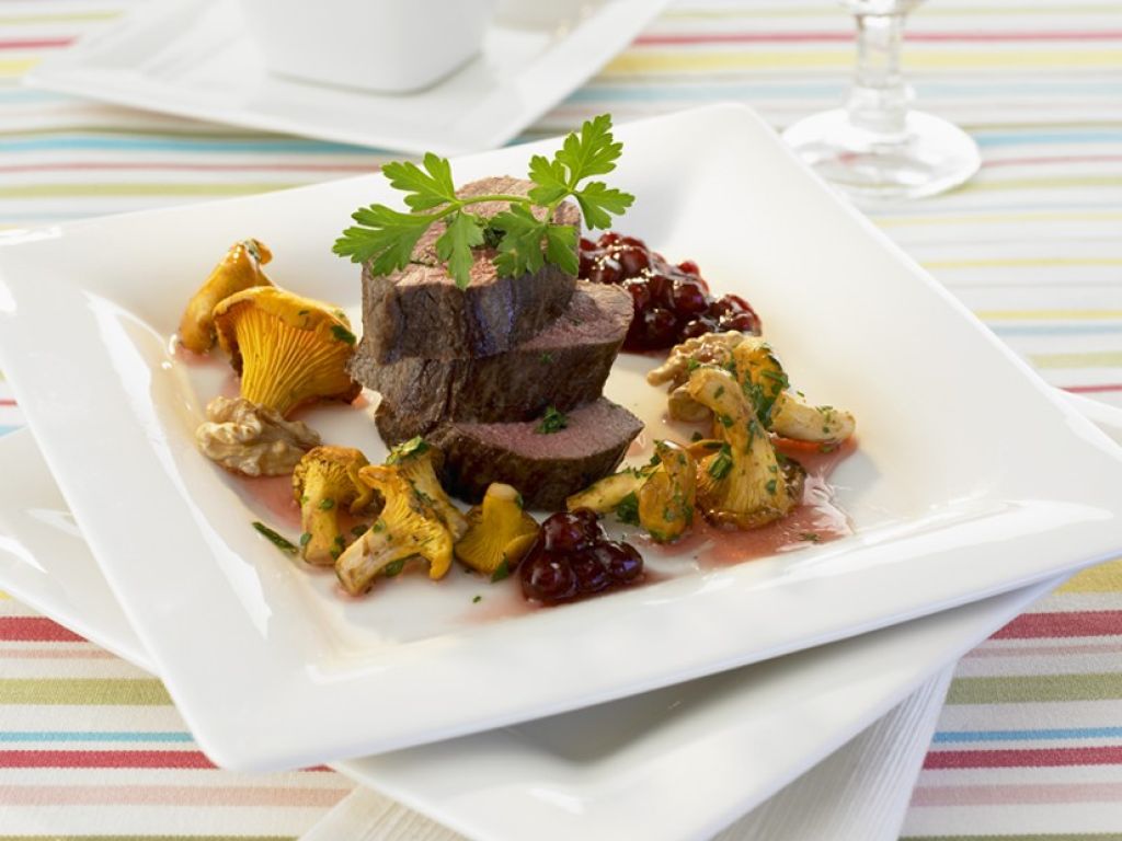 Reh mit Pfifferlingen Rezept | EAT SMARTER