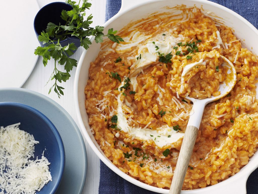 Risotto mit Tomate und Parmesan Rezept | EAT SMARTER