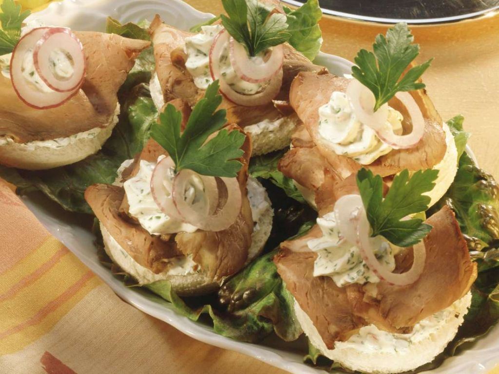 Roastbeef-Canapes Rezept | EAT SMARTER
