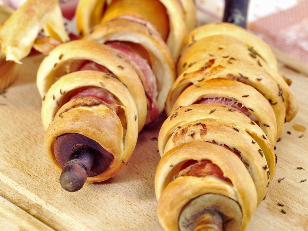 Stockbrot mit Speck Rezept | EAT SMARTER