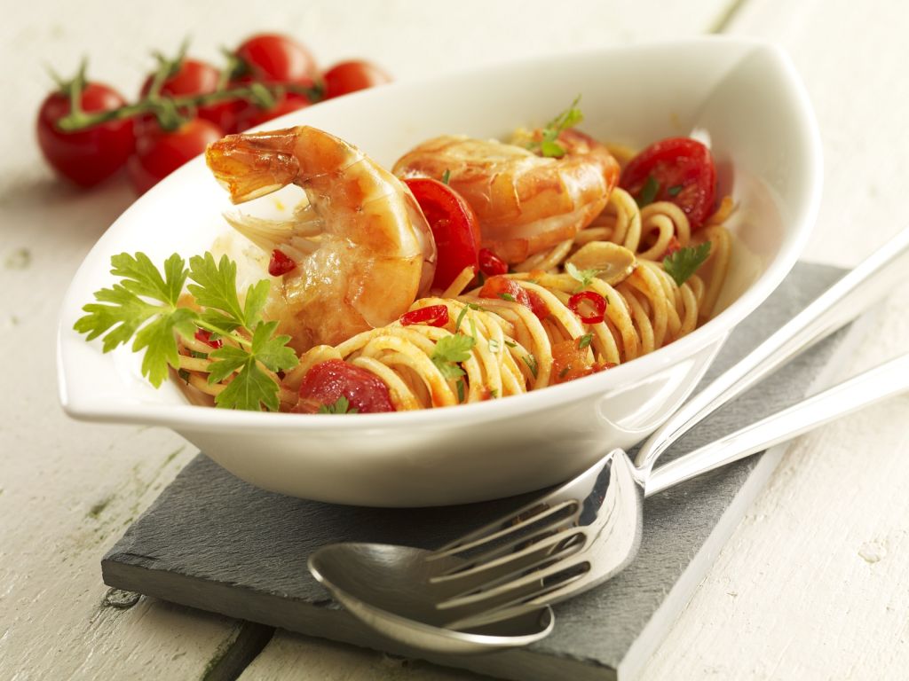 Tomaten-Garnelen-Pasta Rezept | EAT SMARTER