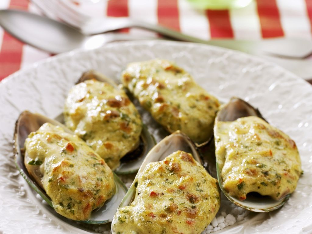 Überbackene grüne Miesmuscheln Rezept | EAT SMARTER