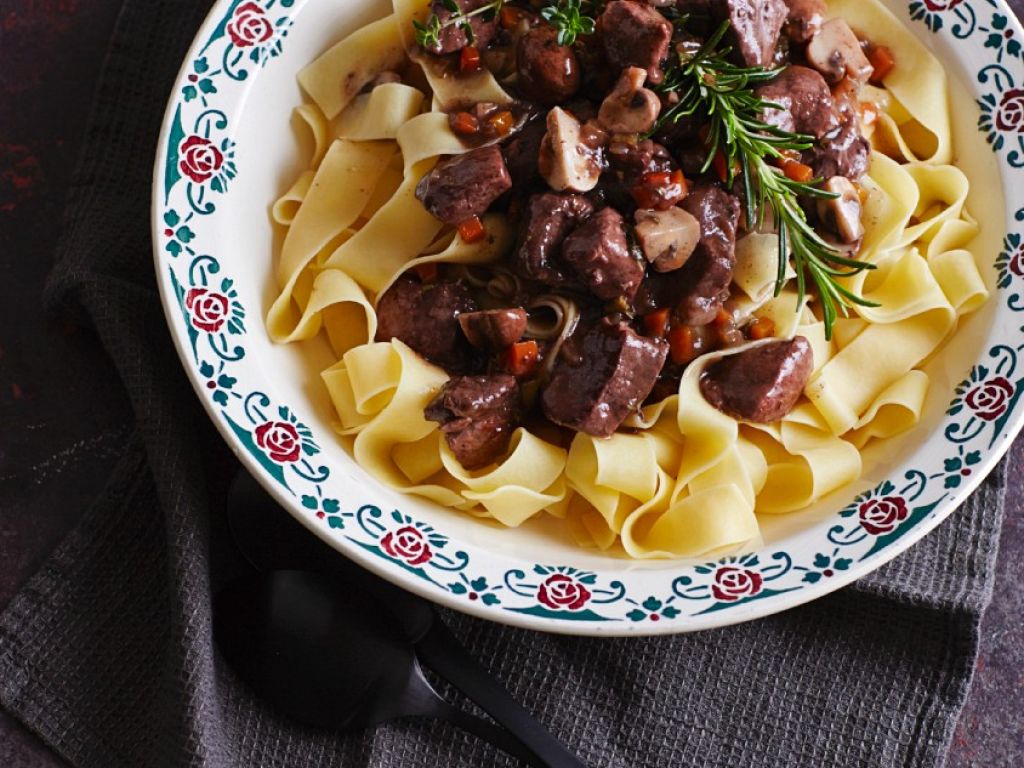 Wildragout mit Bandnudeln Rezept | EAT SMARTER