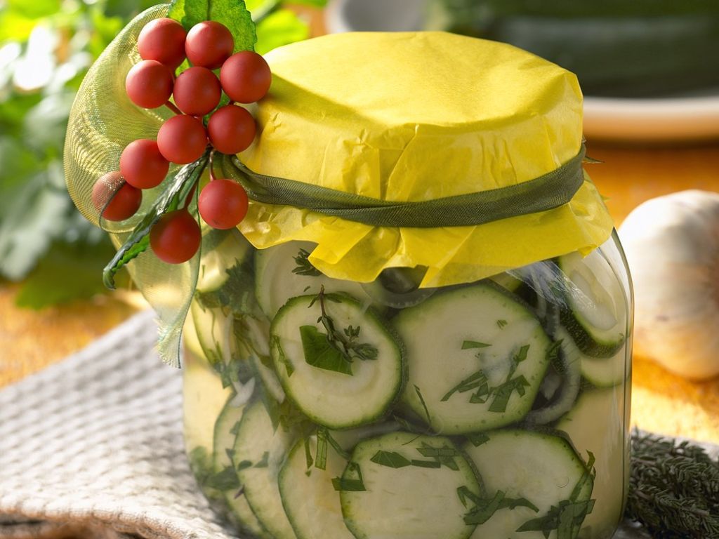 Zucchini in Essig eingelegt Rezept | EAT SMARTER