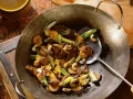 Ente mit Gemüse aus dem Wok Rezept | EAT SMARTER
