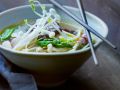 Asiatische Gemüsesuppe Rezept | EAT SMARTER