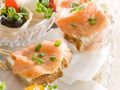 Lachs-Canapes mit Kapern Rezept | EAT SMARTER
