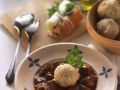 Rindsgulasch mit Reis Rezept | EAT SMARTER