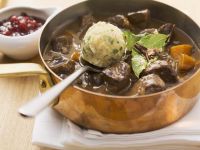 Wildgulasch mit Pfifferlingen Rezept | EAT SMARTER