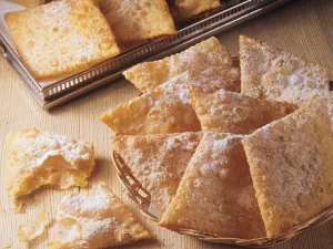 Gefülltes Schmalzgebäck Rezept | EAT SMARTER