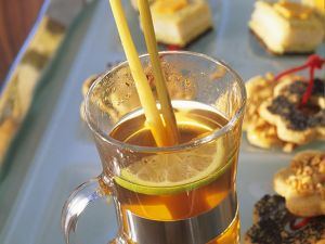 Apfeltee Rezept | EAT SMARTER