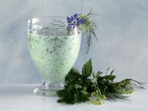 Erdbeer-Kefir-Shake Rezept | EAT SMARTER