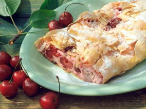 Apfel-Quark-Strudel Rezept | EAT SMARTER