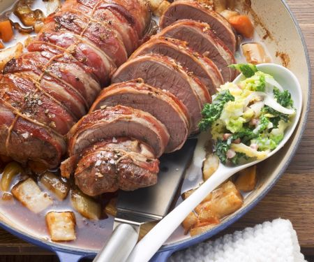 Hirschkeule im Speckmantel Rezept | EAT SMARTER