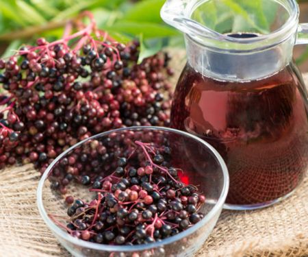 Holundersaft Rezept | EAT SMARTER