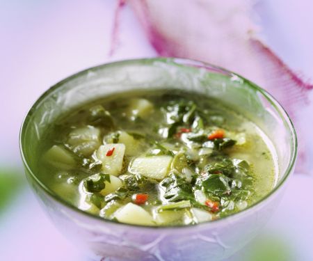 Mangold-Gemüse-Suppe Rezept | EAT SMARTER