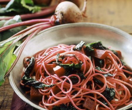 Pasta mit Mangold und Roter Bete Rezept | EAT SMARTER