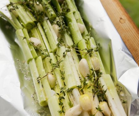 Porree mit Knoblauch und Thymian Rezept | EAT SMARTER
