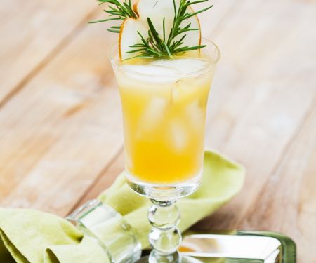 Rosmarin-Birnen-Cocktail Rezept | EAT SMARTER