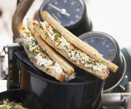 Sardinen-Sandwich Rezept | EAT SMARTER