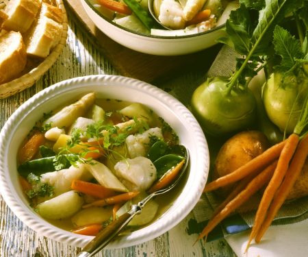 Suppe mit Fisch und Gemüse Rezept | EAT SMARTER