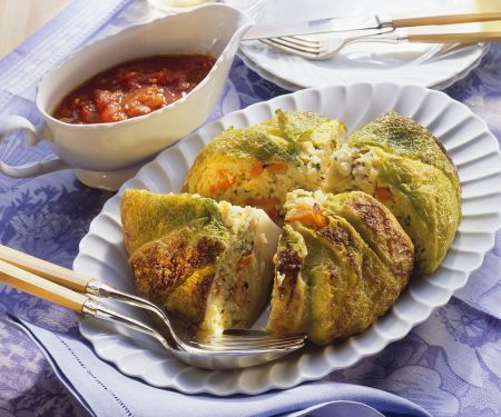 Wirsing mit Reisfüllung Rezept | EAT SMARTER