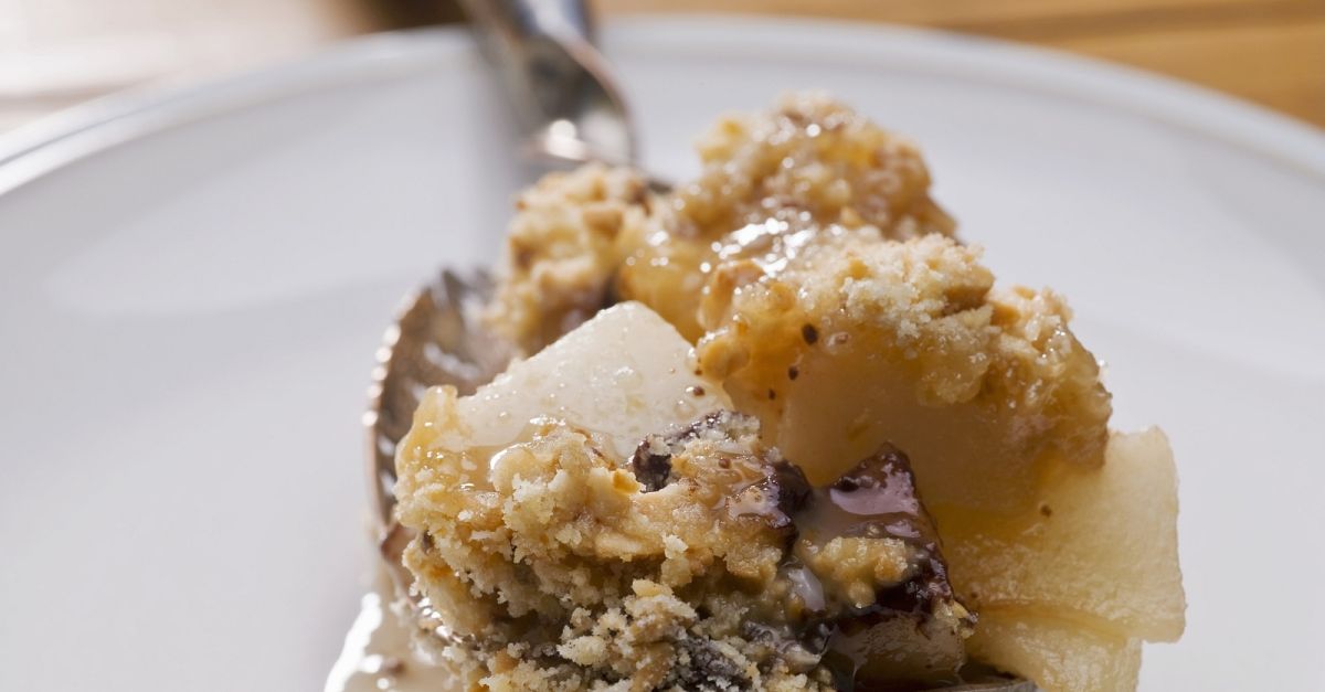 Apfel-Ananas-Crumble Rezept | EAT SMARTER